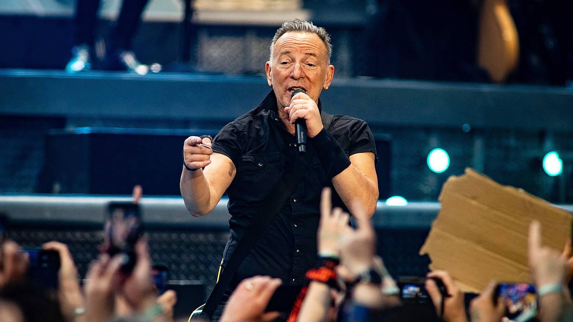 Bruce Springsteen aplaza cuatro conciertos de su gira europea por problemas de salud | El Correo